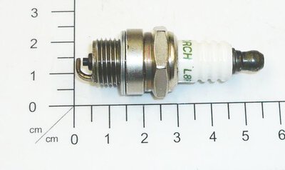 spark plug L8RTC - Piezas de repuesto / Accesorios - Einhell Service